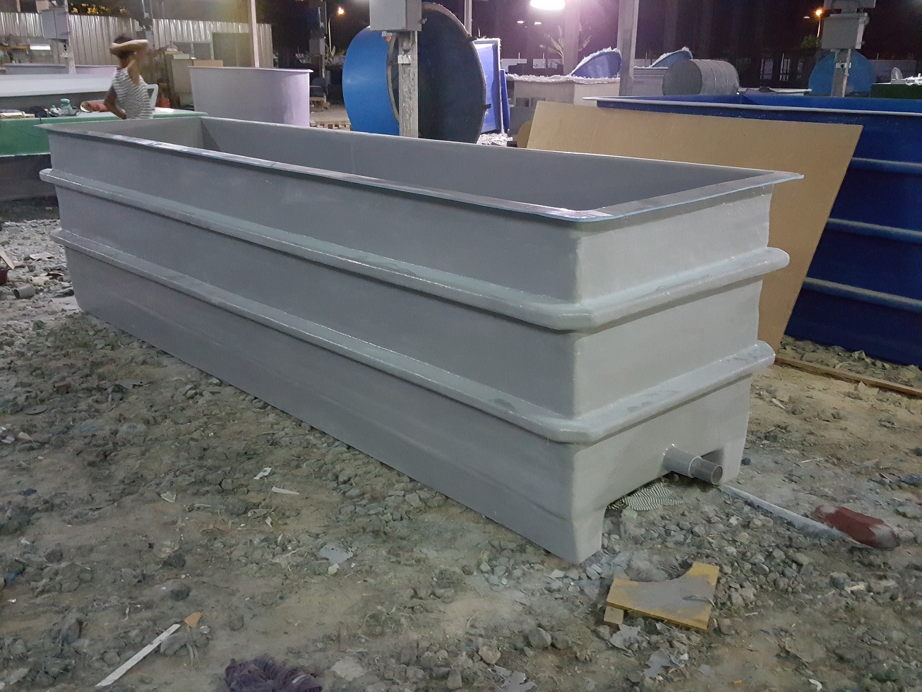 Slope Bottom : L 13 FT x W 3 FT x H 3 FT With V-Slope Bottom & Leg ...