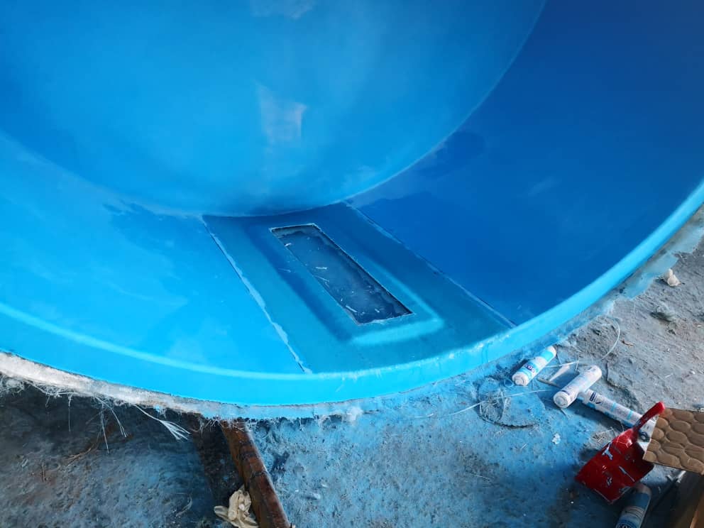 Slope Bottom : Dia 10 FT x H 4.5 FT With 6 " Slope Bottom & Front Glass ...